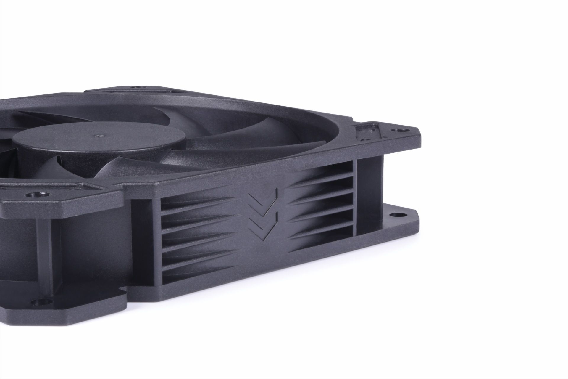 Alphacool Core 120 und 140mm: Dezente Lüfter in unterschiedlichen ...