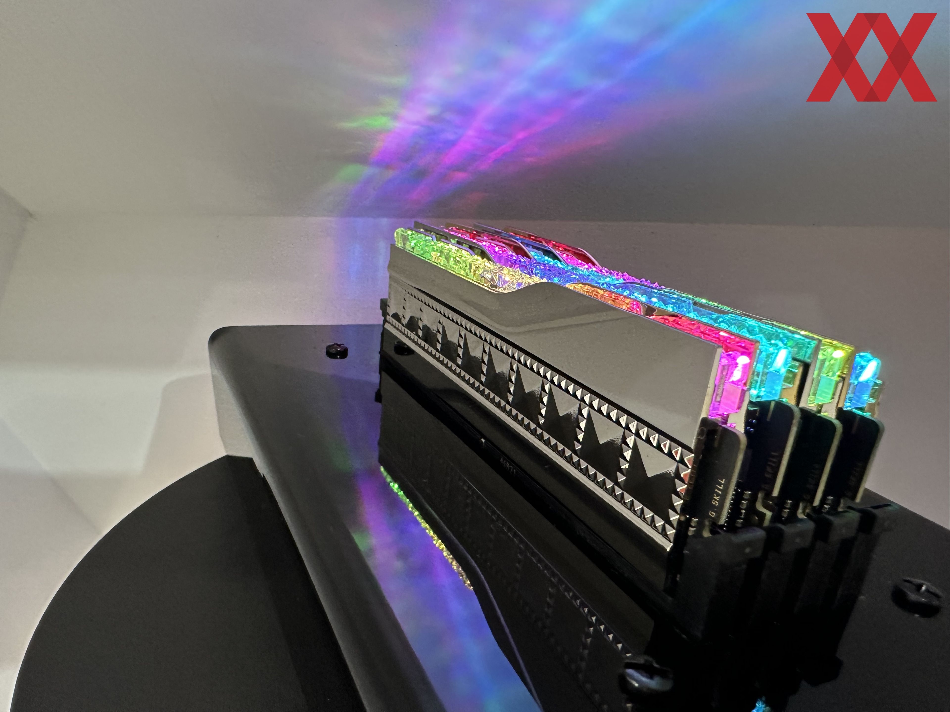 Schneller und schicker: G.Skill zeigt DDR5-8800 und neue Royal Elite ...