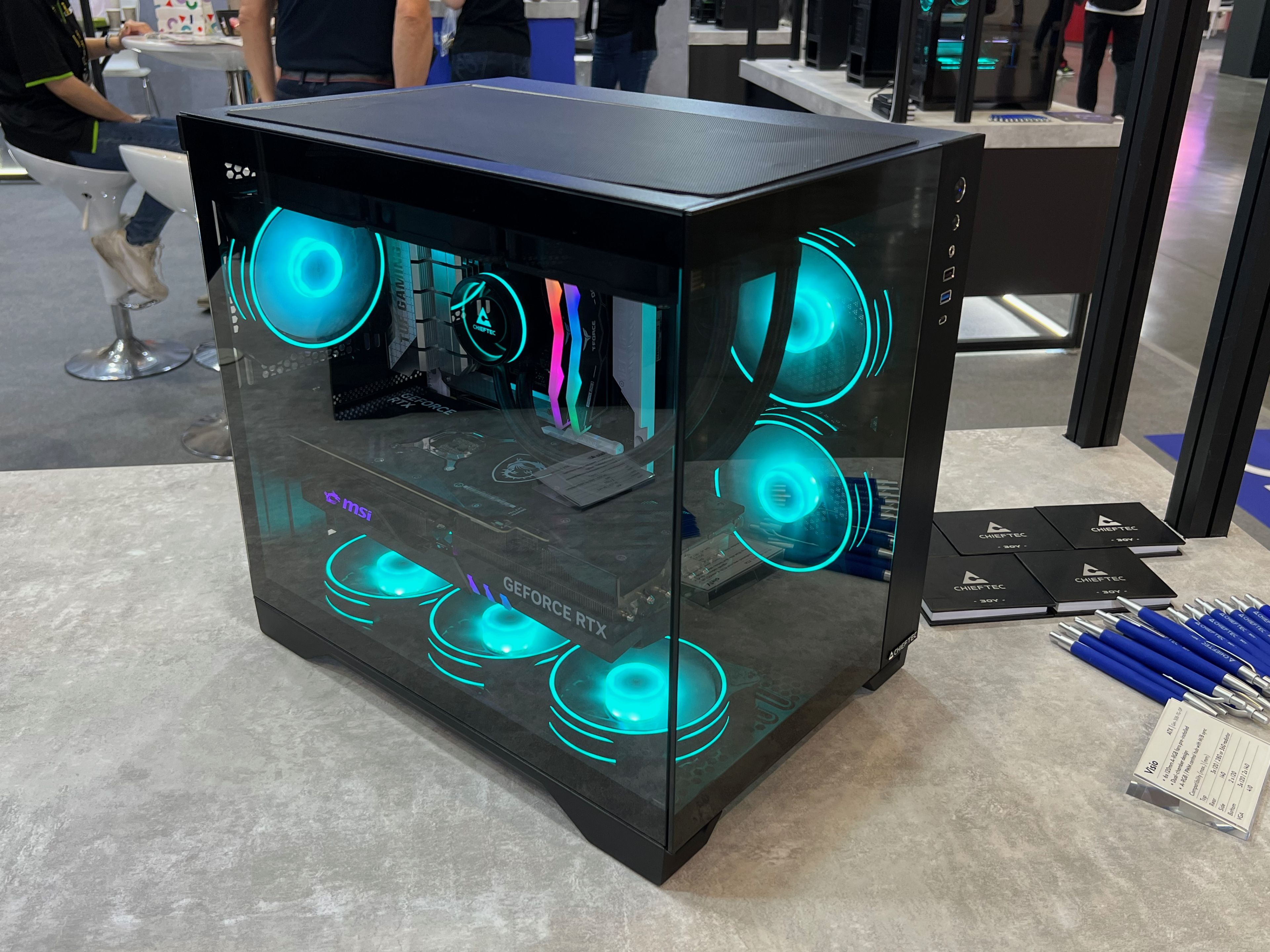 Chieftec-Neuheiten: Show- und Subwoofer-Gehäuse und die Iceberg-AiO ...