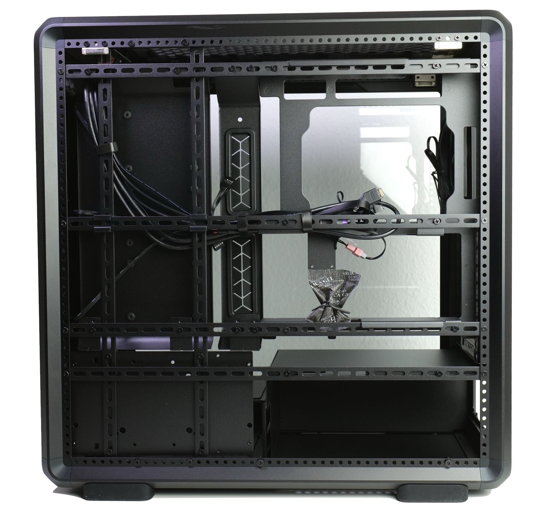 Тест и обзор: Cooler Master MasterFrame 600 — модульность благодаря ...